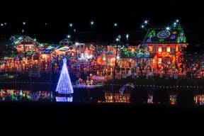 15 Festive Places to See Christmas Lights in PA in 2025 - Uncovering PA