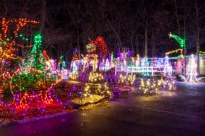 15 Festive Places to See Christmas Lights in PA in 2025 - Uncovering PA
