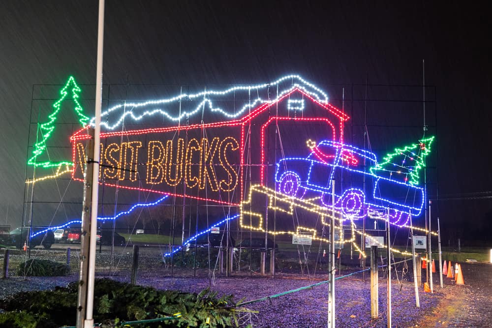 Driving Through the Incredible Holiday Light Show at Shady Brook Farm ...