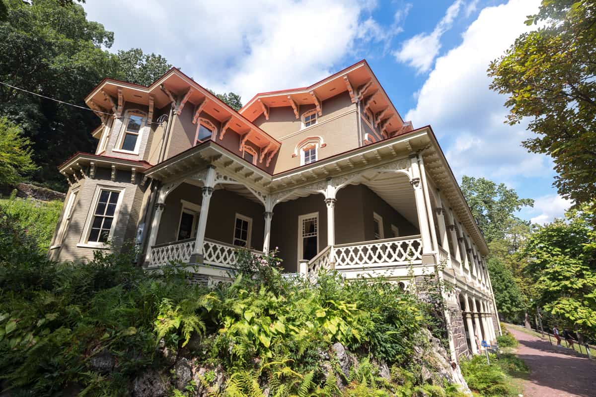 Touring the Asa Packer Mansion in Jim Thorpe, PA - Uncovering PA