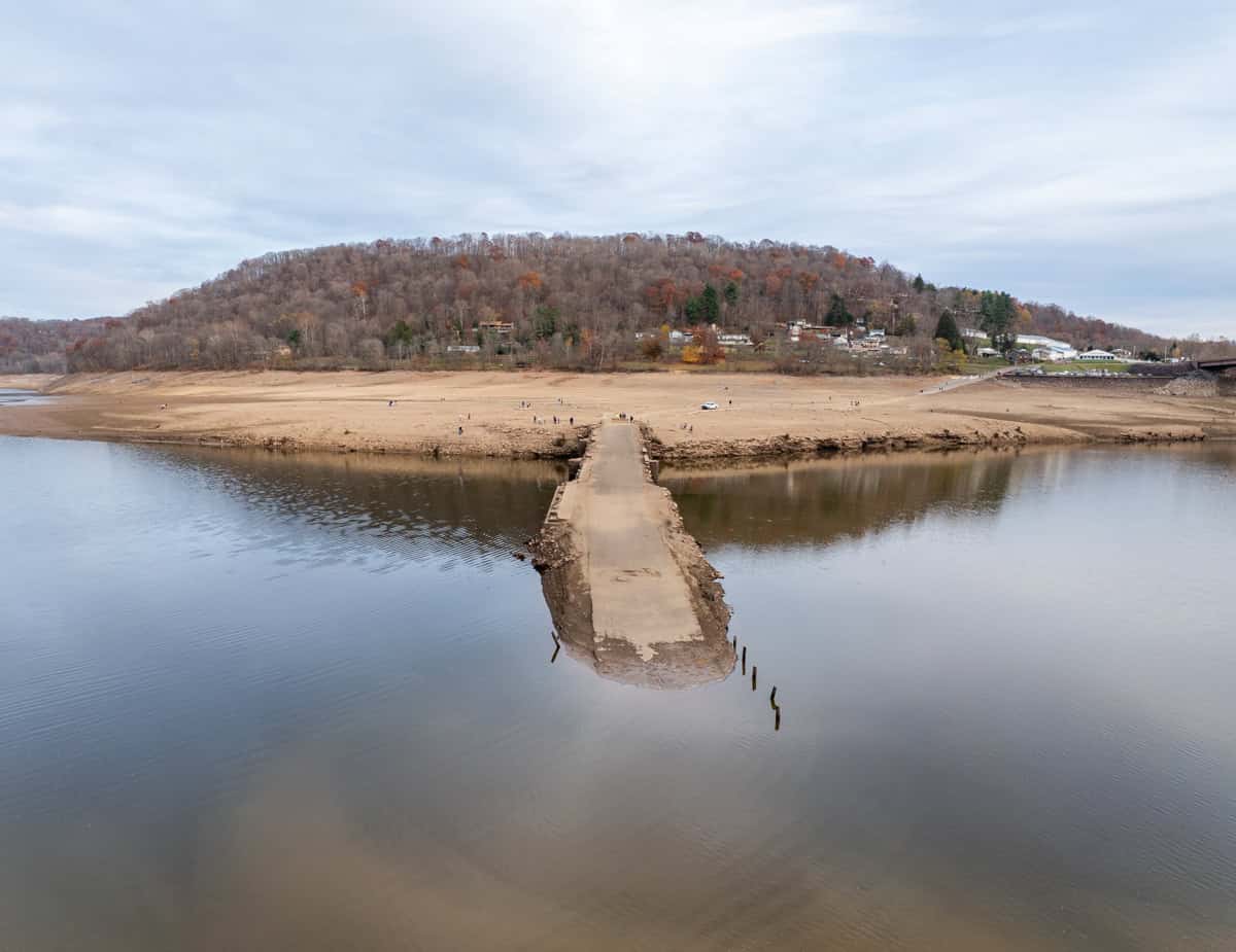 Visiting the Sunken Ruins of the Great Crossings Bridge in the Laurel ...
