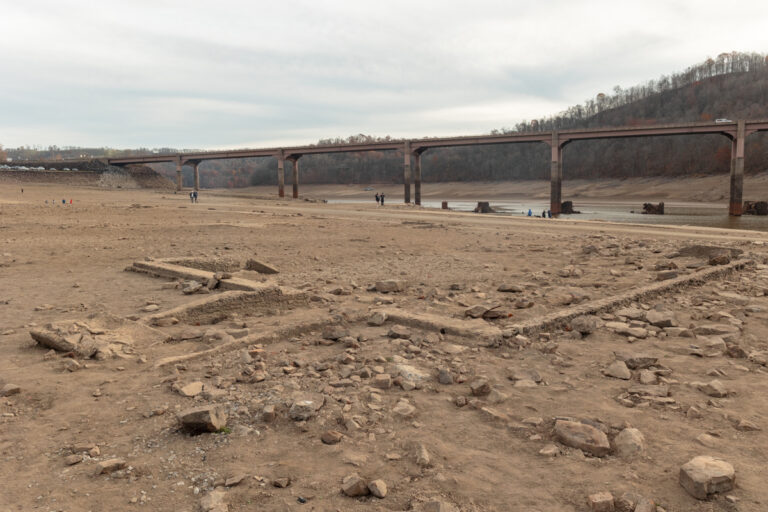 Visiting the Sunken Ruins of the Great Crossings Bridge in the Laurel ...