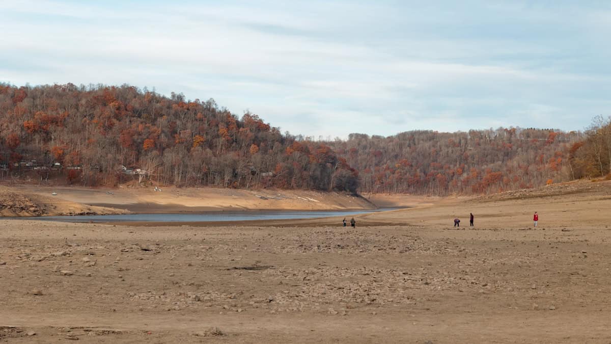 Visiting the Sunken Ruins of the Great Crossings Bridge in the Laurel ...